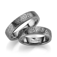 Paar klassische Trauringe/Eheringe in Tantal 900 Laser Struktur | UQ ...